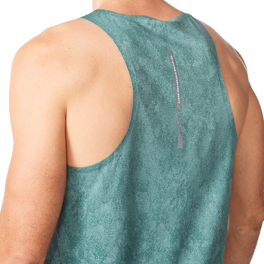 2XU Light Speed Running Vest | SportsShoes.com